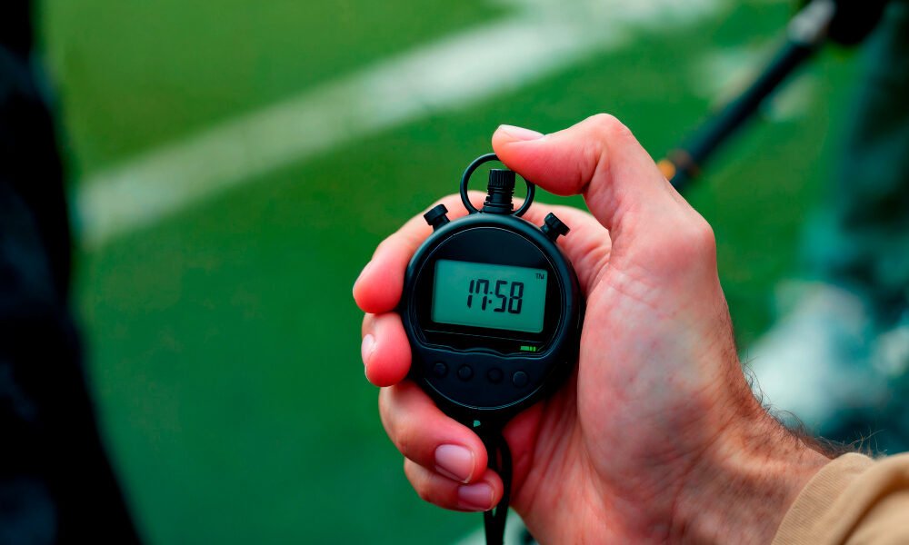 Como o tempo funciona no futebol: duração, acréscimos e horários